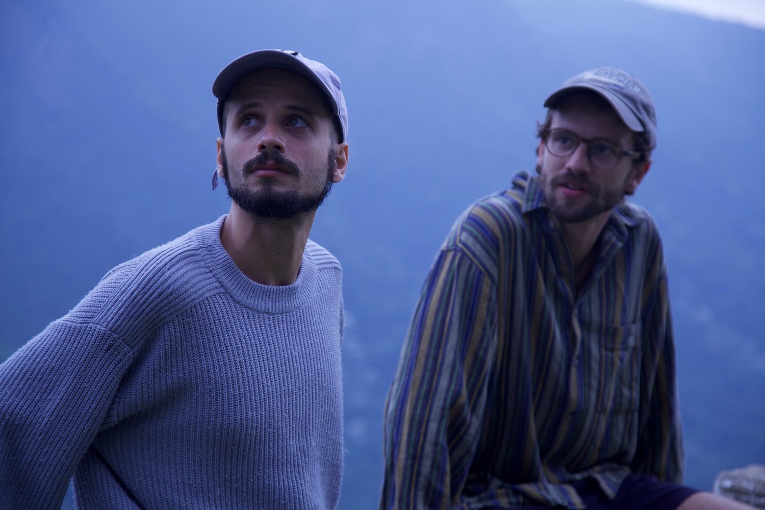 Banda Samba Esquema Russo subverte expectativas com clipe para a faixa ...